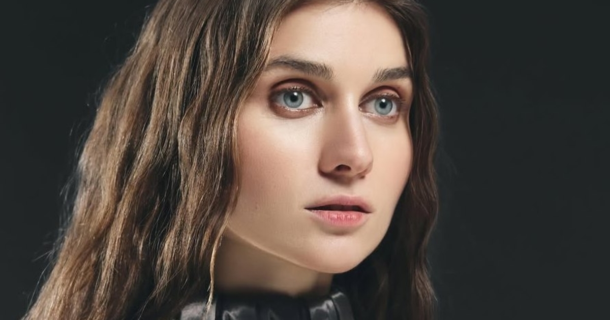 Jerry Heil у кайданах і сукні на голе тіло постала в кліпі для ...