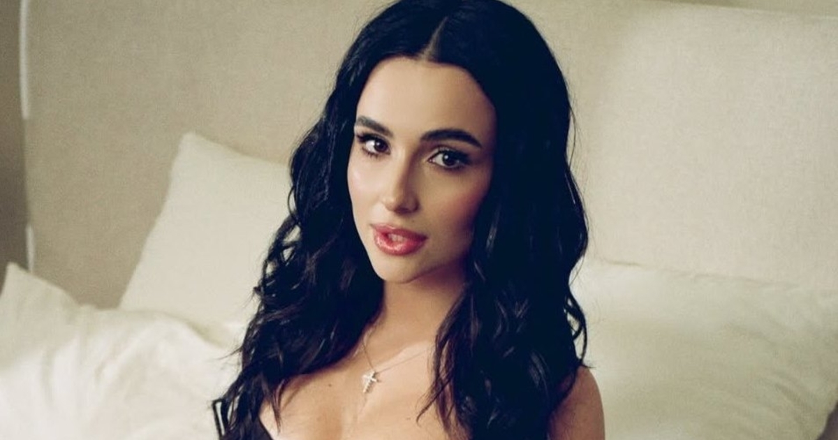 Трінчер здалася голою у ванні та в спідній білизні на кріслі - IVONA.UA