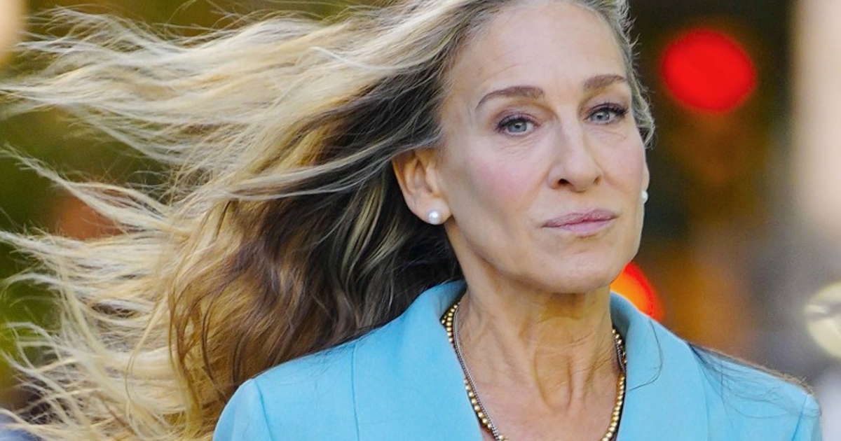 Сара Джессика Паркер показала модную сумку на весну 2022 - IVONA.UA