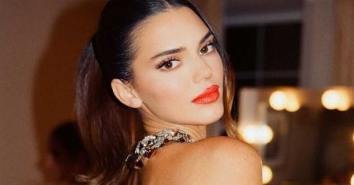 Кендалл Дженнер модный образ на декабрь 2022 фото - IVONA.UA