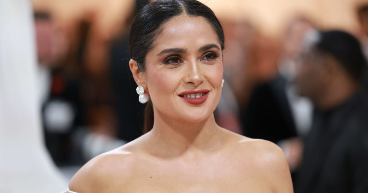 Сальма Хайек отпраздновала Всемирный день бикини снимком в откровенном купальнике - IVONA.UA