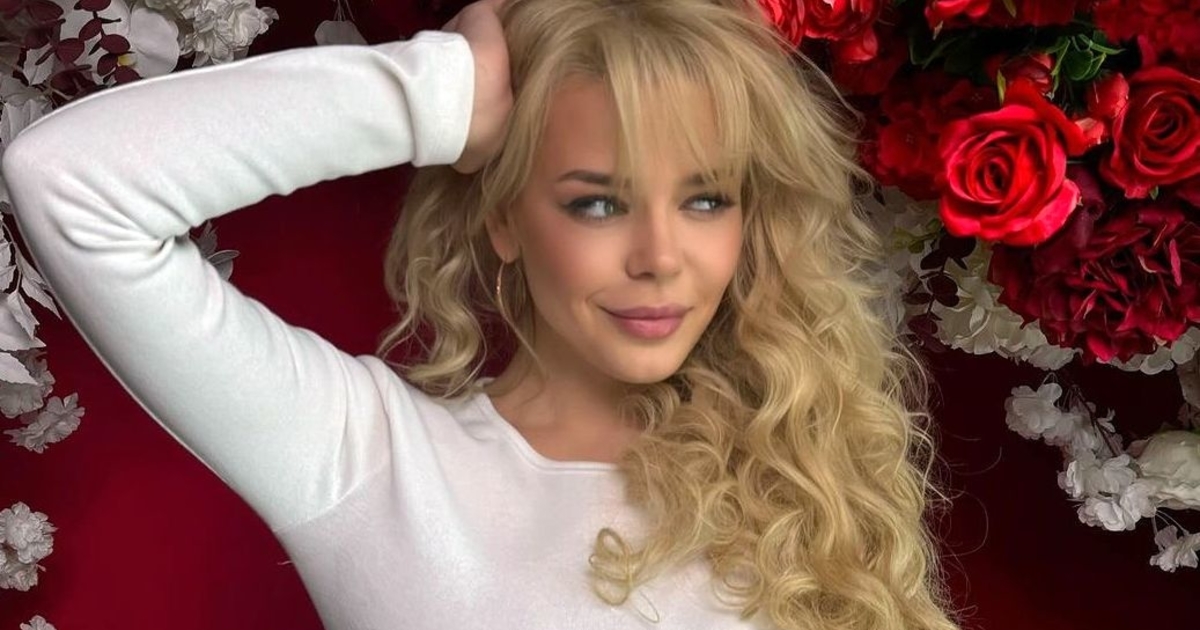 Гросу в боди с вырезами и в цветах предложила оценить ее фото - IVONA.UA