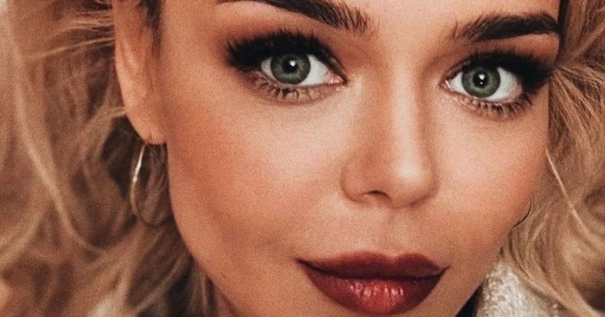 "Я снова сделала это": Гросу заинтриговала кадрами в свадебном платье с мужчиной - IVONA.UA