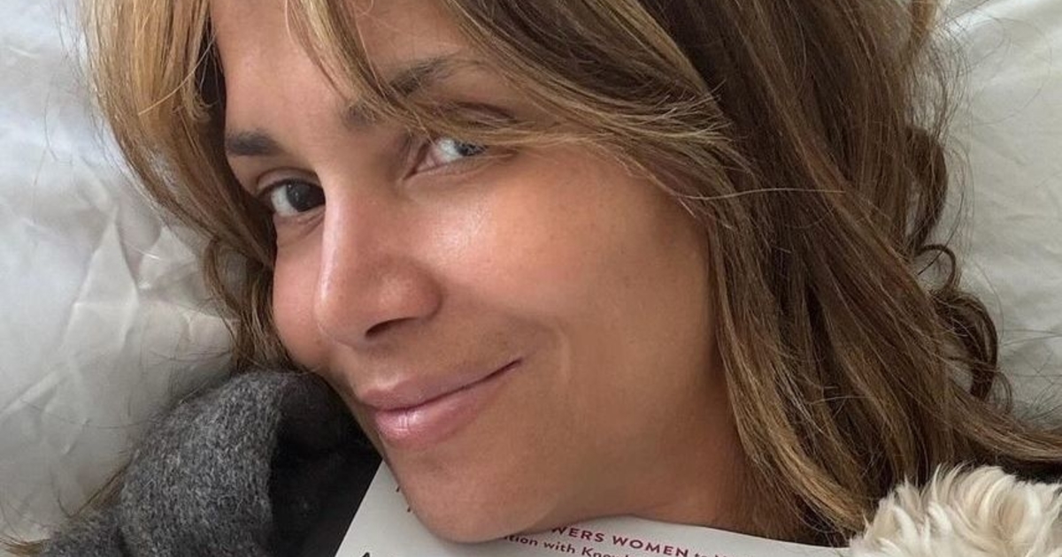 Холли Берри показала, как выглядела платиновой блондинкой 27 лет назад - IVONA.UA