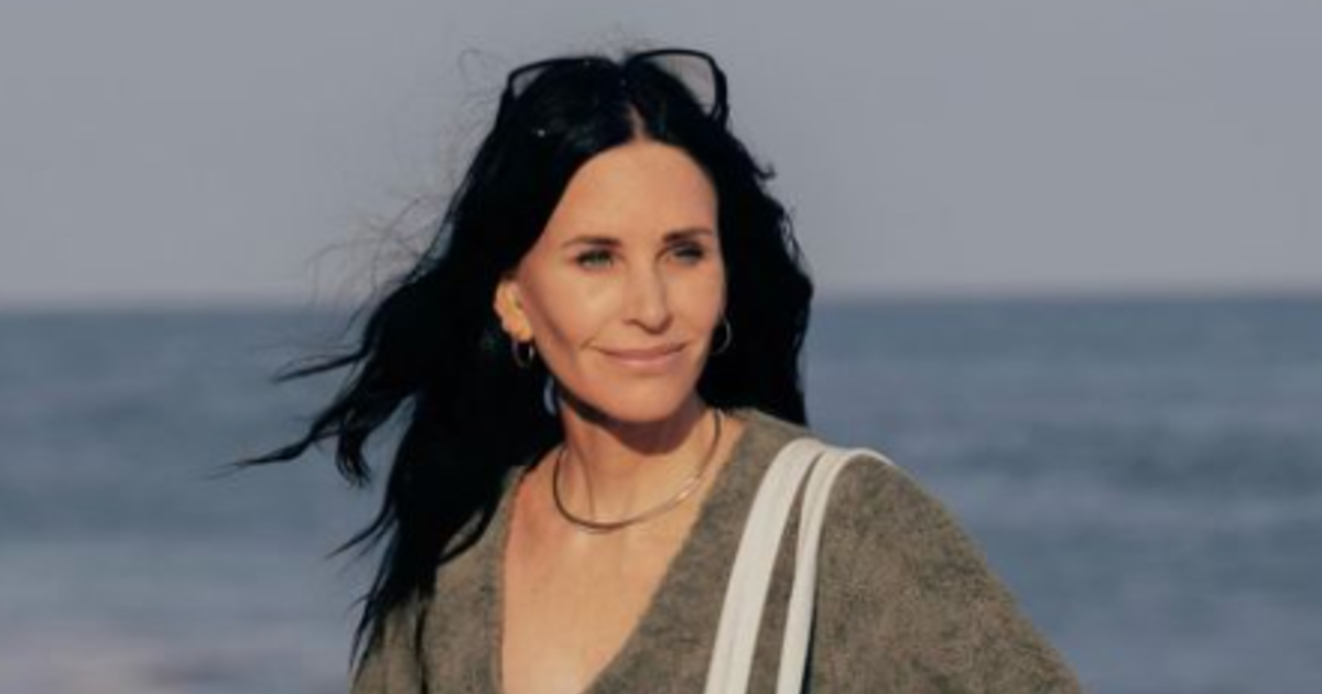 60-річна Кортні Кокс знялася під час тренування та засвітила фігуру у бікіні - IVONA.UA