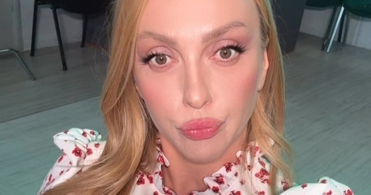 Полякова показала подтянутую форму на массовой тренировке на природе - IVONA.UA