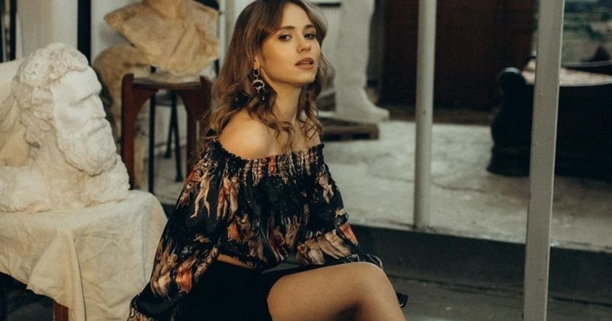 Кошмал в коротком топе рассказала о своем рационе - IVONA.UA