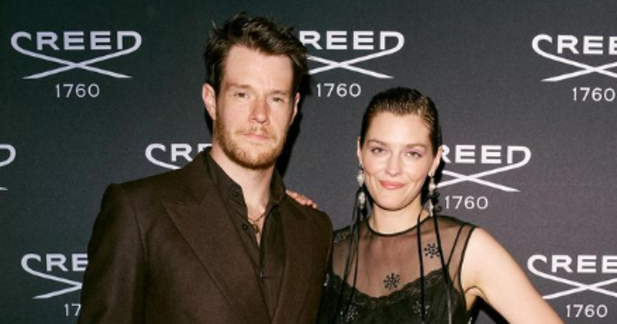 Звезда «Полового воспитания» Коннор Суинделлс женился: первые фото со свадьбы - IVONA.UA